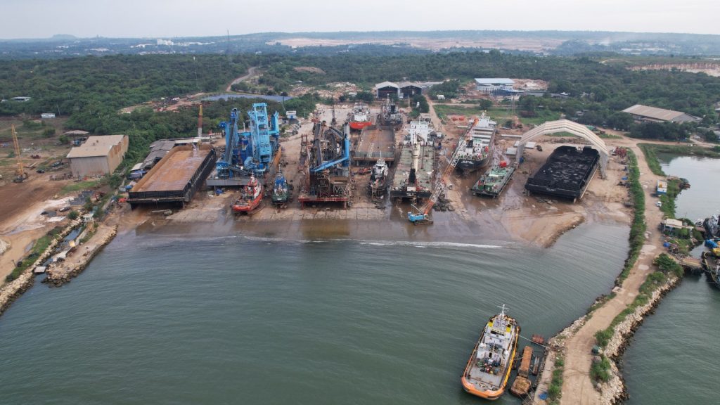 Docking Kapal: Pengertian dan Pentingnya Perawatan di Galangan - PT Dok ...
