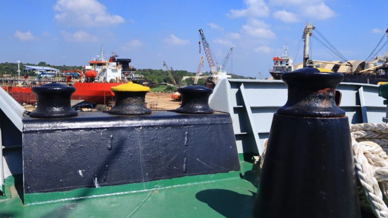 Fairlead Kapal: Pengertian, Jenis, dan Perannya pada Kapal - PT Dok ...