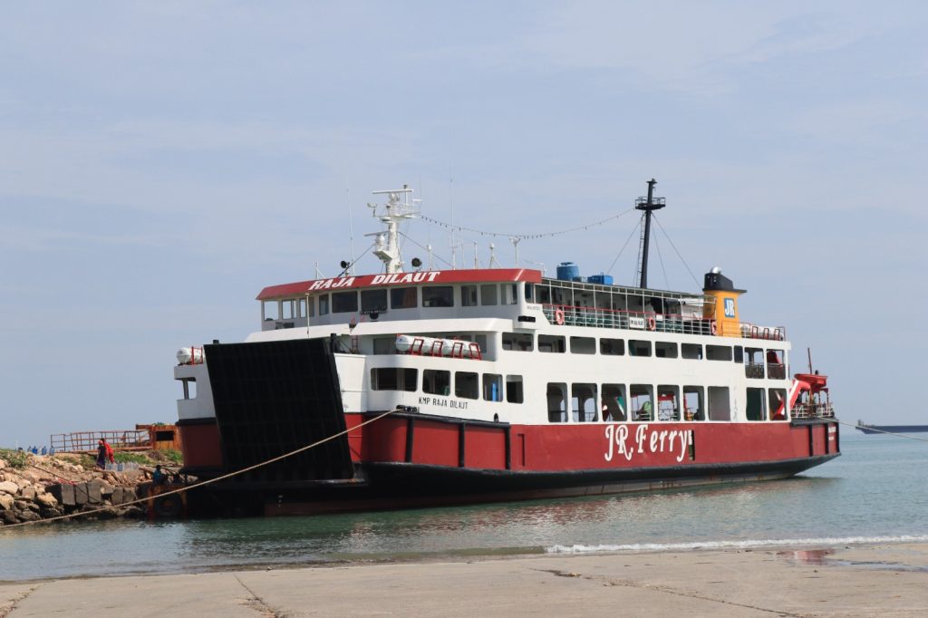 Kapal RoRo: Pengertian, Struktur & Proses Docking - PT Dok Pantai Lamongan